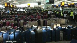 London 2012: Heathrow Airport tests Olympic baggage - BBC News
