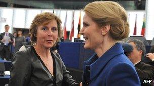 Euro MPs back quotas to get more women into top jobs - BBC News