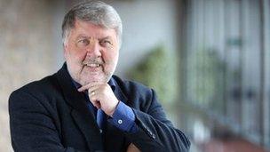 Roy Noble moves to weekend show on BBC Radio Wales - BBC News