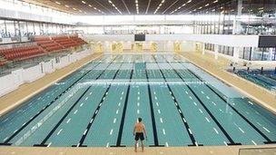 Commonwealth Pool in Edinburgh officially reopens - BBC News