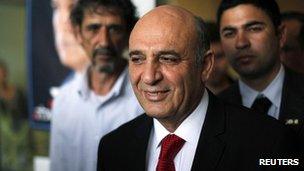 Shaul Mofaz wins leadership of Israel's Kadima party - BBC News