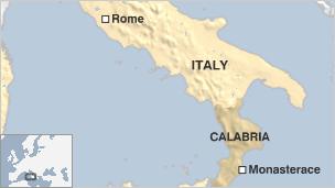 Mayor of Italian town resigns after mafia threats - BBC News