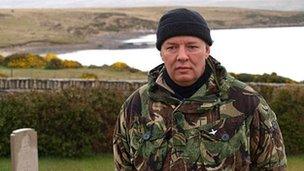 Falklands: Welsh soldiers David Jones, Dilwyn Rogers and Steve Dawkins ...