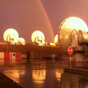 Alma telescope in Chile battles extreme weather - BBC News