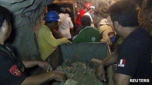 Peru trapped miners: Rescue operation 'could take days' - BBC News