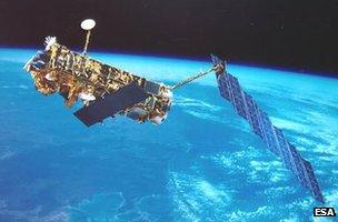 Battle to save flagship Envisat spacecraft - BBC News