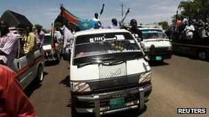 Sudan troops 'advance on Heglig oil field' - BBC News