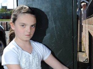 Mother's horror as daughter, nine, finds needles in east Belfast - BBC News