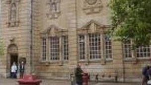 Northamptonshire libraries to open on Sundays - BBC News