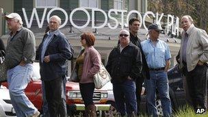 Levon Helm memorial brings hundreds to Woodstock - BBC News