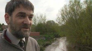 Flooding lessons from village campaign - BBC News