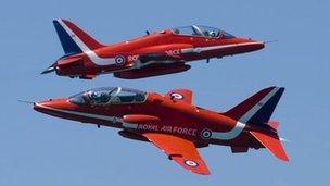 Folkestone Red Arrows display marks Diamond Jubilee - BBC News