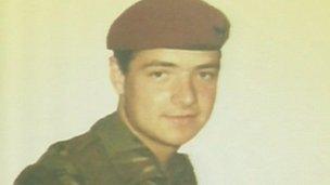 Falklands Para Neil Grose remembered 30 years on - BBC News