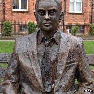 Alan Turing: The experiment that shaped artificial intelligence - BBC News