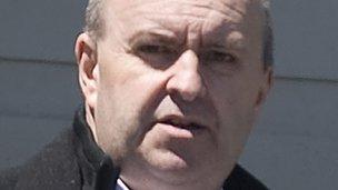 Psychic Karl Lang jailed for duping vulnerable women - BBC News