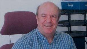 Yemen car bomb victim David Mockett 'killed by fraudsters' - BBC News