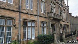 Council leader criticises Alloa Sheriff Court closure plans - BBC News