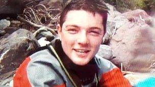 Missing kayaker: heavy rain delays Jason Raper search - BBC News