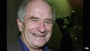 Johnny Ball is awarded Brighton University honorary degree - BBC News