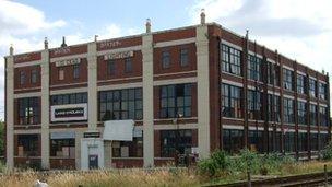 Barnsley's five giant miner's lamps saved - BBC News