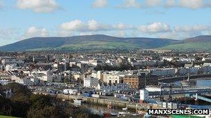 Isle of Man town improvements 'small but positive' - BBC News