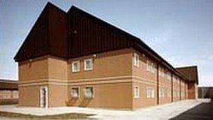 Chief Inspector of Prisons 'fears' for Wetherby young offenders - BBC News