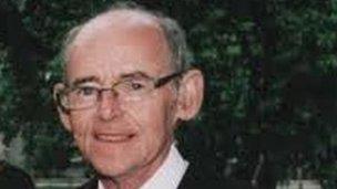 SDLP councillor Seamus Shields dies - BBC News