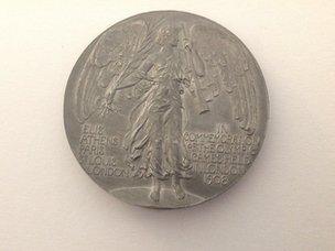 'Grandfather's 1908 Olympic medal' - BBC News