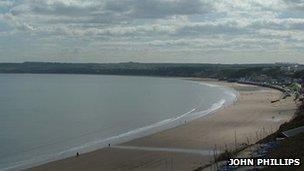 Filey beach Blue Flag loss blamed on heavy rainfall - BBC News