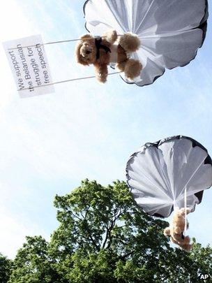 Belarus-Sweden teddy bear row escalates - BBC News