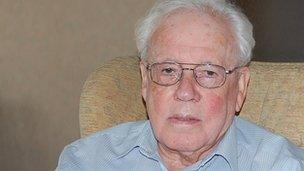 Hungerford massacre: Reluctant remembrance 25 years on - BBC News