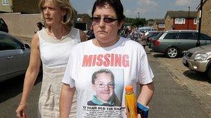 Tia Sharp hunt: Police seal off grandmother's home - BBC News