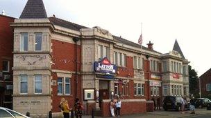 Blackpool social club Layton Institute shuts - BBC News