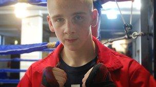 Wolverhampton Amateur Boxing Club aims for Rio 2016 - BBC News