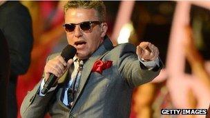 Madness frontman 'learned of father's death online' - BBC News