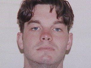 Raymond McCord Jr's mother granted RUC rehiring judicial review - BBC News