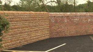 River Trent flood defence scheme to open - BBC News