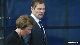 G20 death: PC Simon Harwood sacked for gross misconduct - BBC News