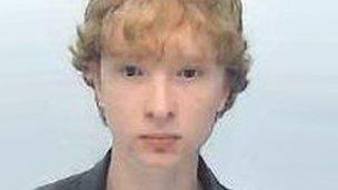 Daniel Whiteley attempted murder: Manchester trio jailed - BBC News