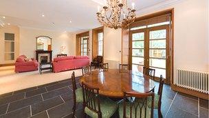 JK Rowling: Author sells Merchiston house in three weeks - BBC News