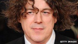 Alan Davies plays Liverpool after Hillsborough furore - BBC News