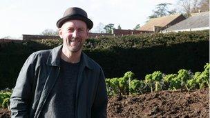 Bristol Pound prompts Nick Hand to find 'hidden' parts of city - BBC News