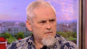 Big Issue magazine marks 21st anniversary - BBC News