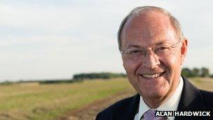 Former TV presenter Alan Hardwick stands for PCC role - BBC News