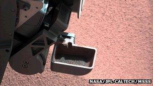 Nasa's Curiosity rover finds 'unusual rock' - BBC News