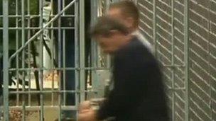 Catherine Gowing: Clive Sharp remanded on missing vet murder - BBC News