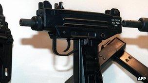 Police in Salford seize 'unusual' mini-Uzi machine gun - BBC News