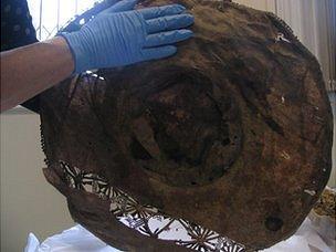 Luton Museums mystery of 400-year-old rare hat - BBC News