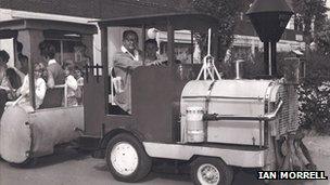 County Durham man rebuilds Puffing Billy family train - BBC News