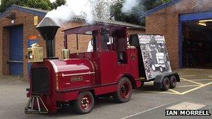 County Durham man rebuilds Puffing Billy family train - BBC News